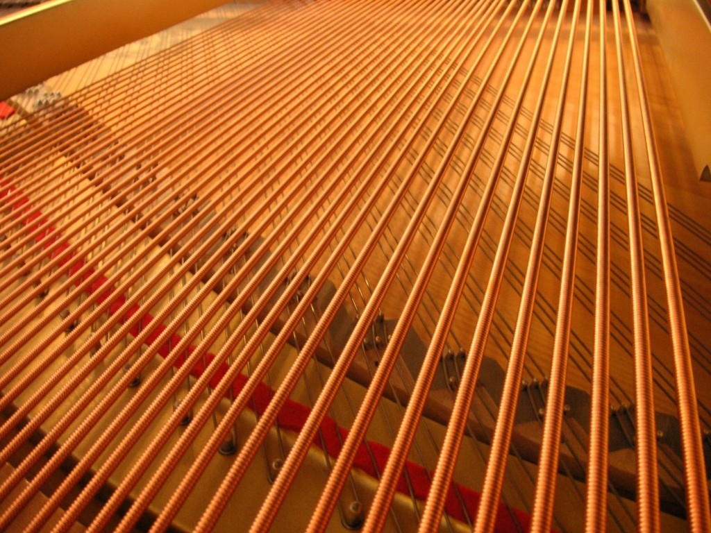 Piano-bass-strings-836816_l - Angelo Râpan